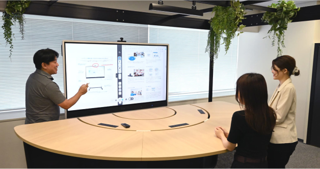 オフィスでもリモートでも一体感が生まれる コラボレーションデバイス RICOH Collaboration Board | リコー